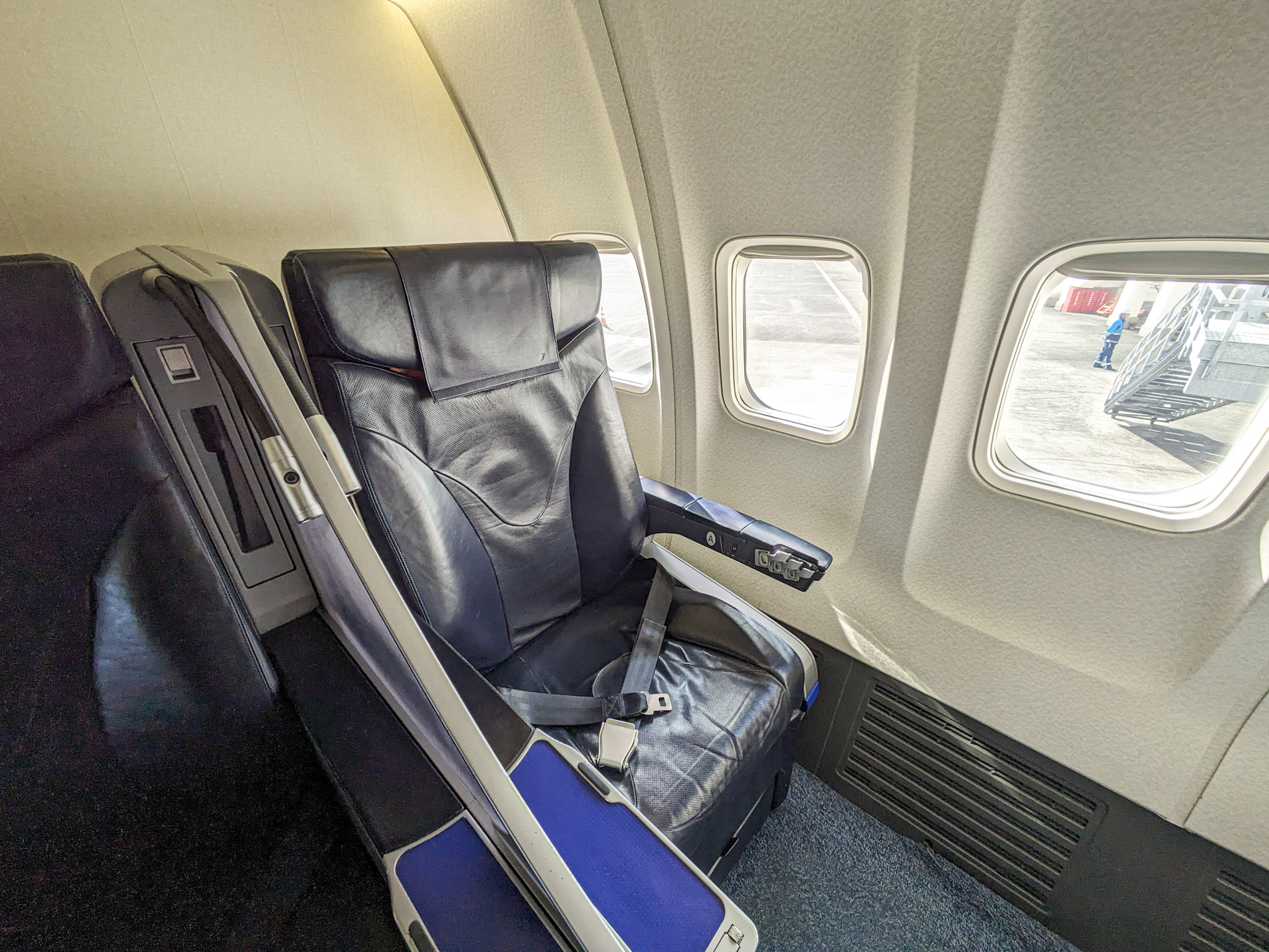 【若年層向け当日運賃】JALのスカイメイトとANAのスマートU25を徹底比較