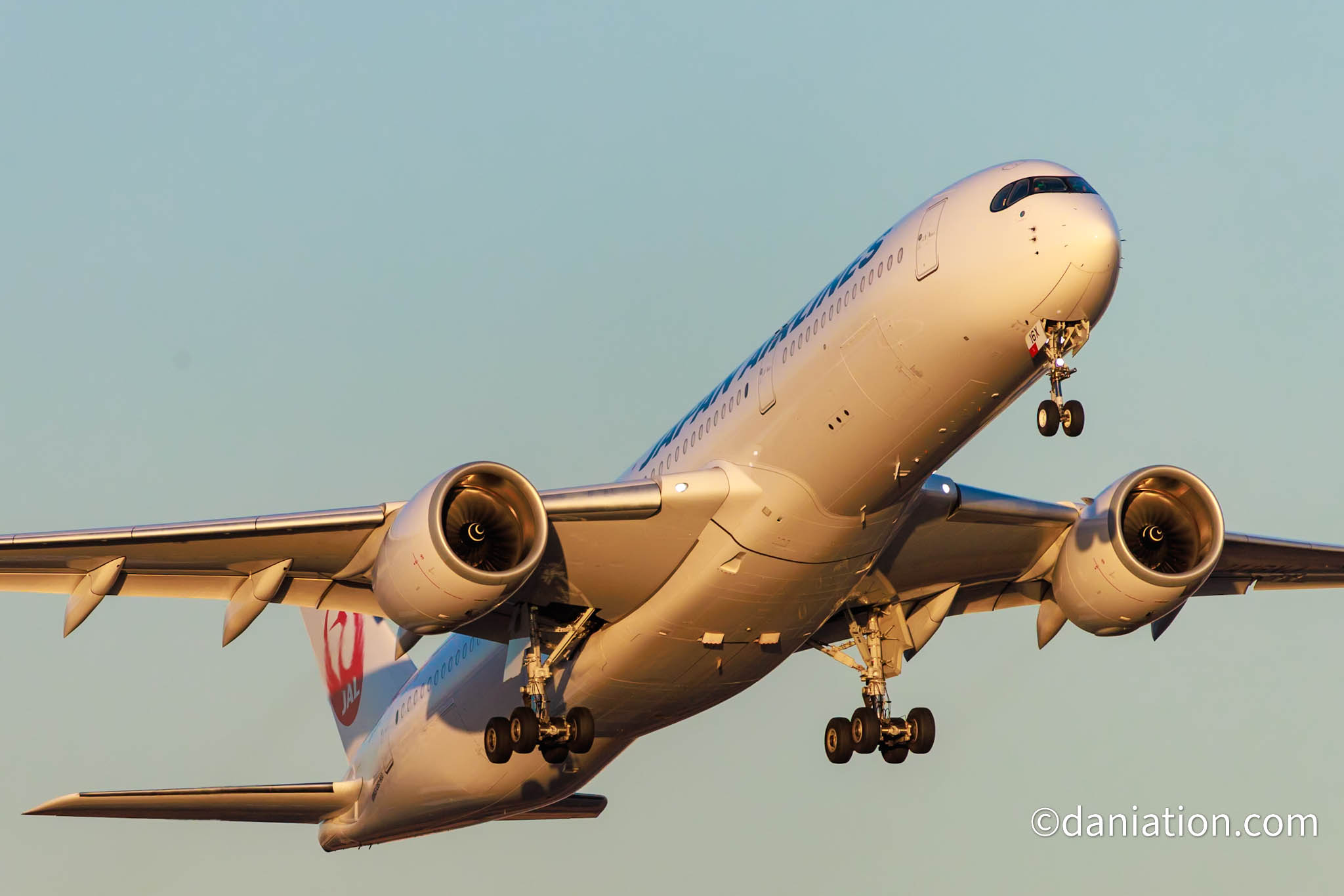 【足湯に浸かりながら飛行機を見る】羽田イノベーションシティ足湯デッキで作例付きで解説｜daniation.com